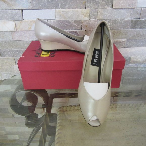 Vaneli | Shoes | Great Pair Of Vaneli Barabel Sand Pearl Leather Shoes ...